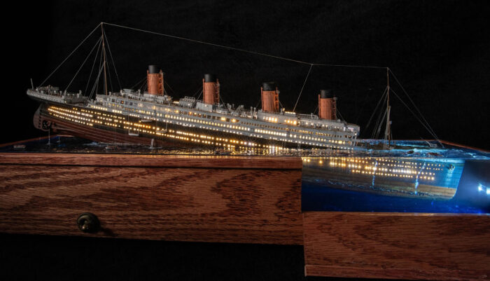 "The Sinking Titanic" Diorama - not-TOYS